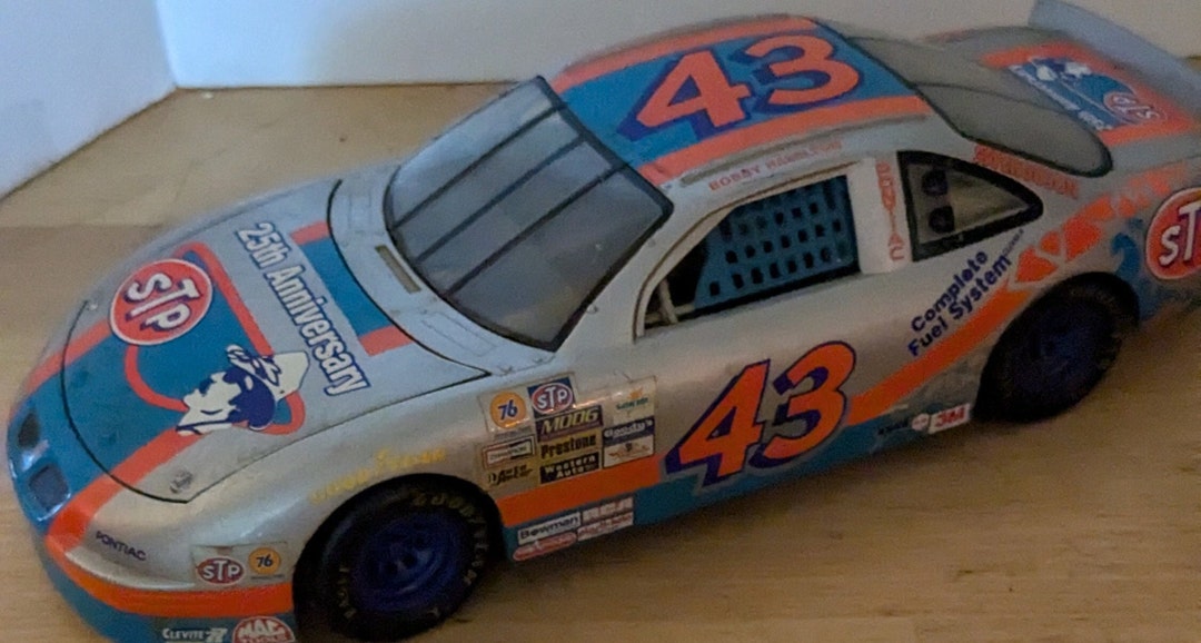 Toy Race Car Ertl 1/18 NASCAR #43 Bobby Hamilton STP Silver Anniversary ...