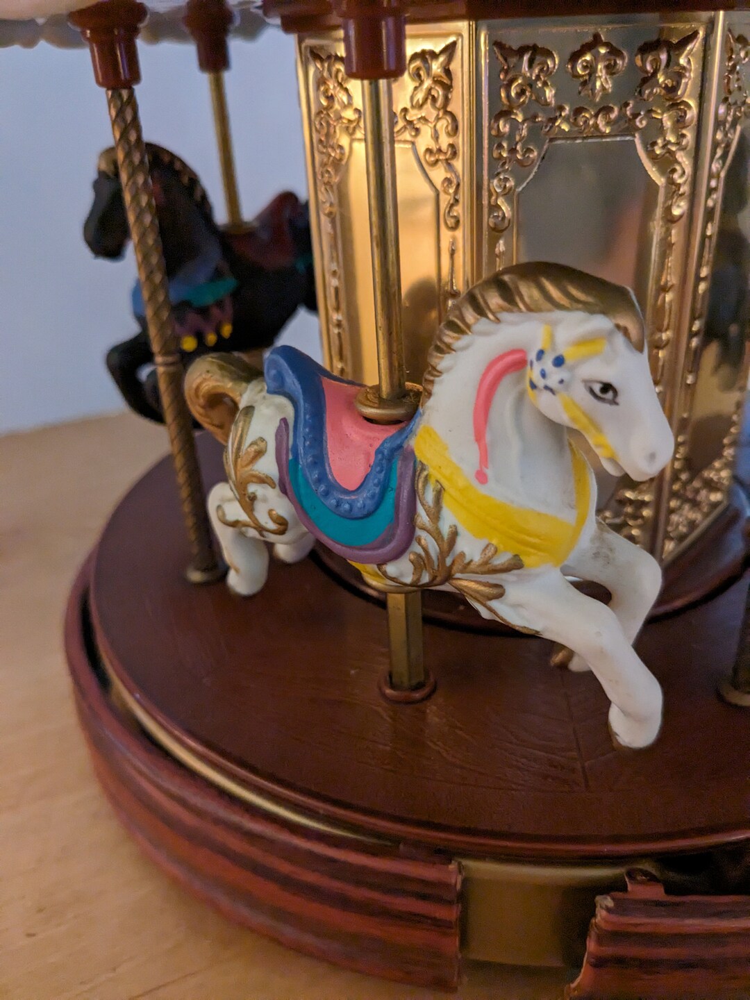 Merry Go Round Waco 8" Battery Power 4 Ceramic Horses Ceramic Roof No ...