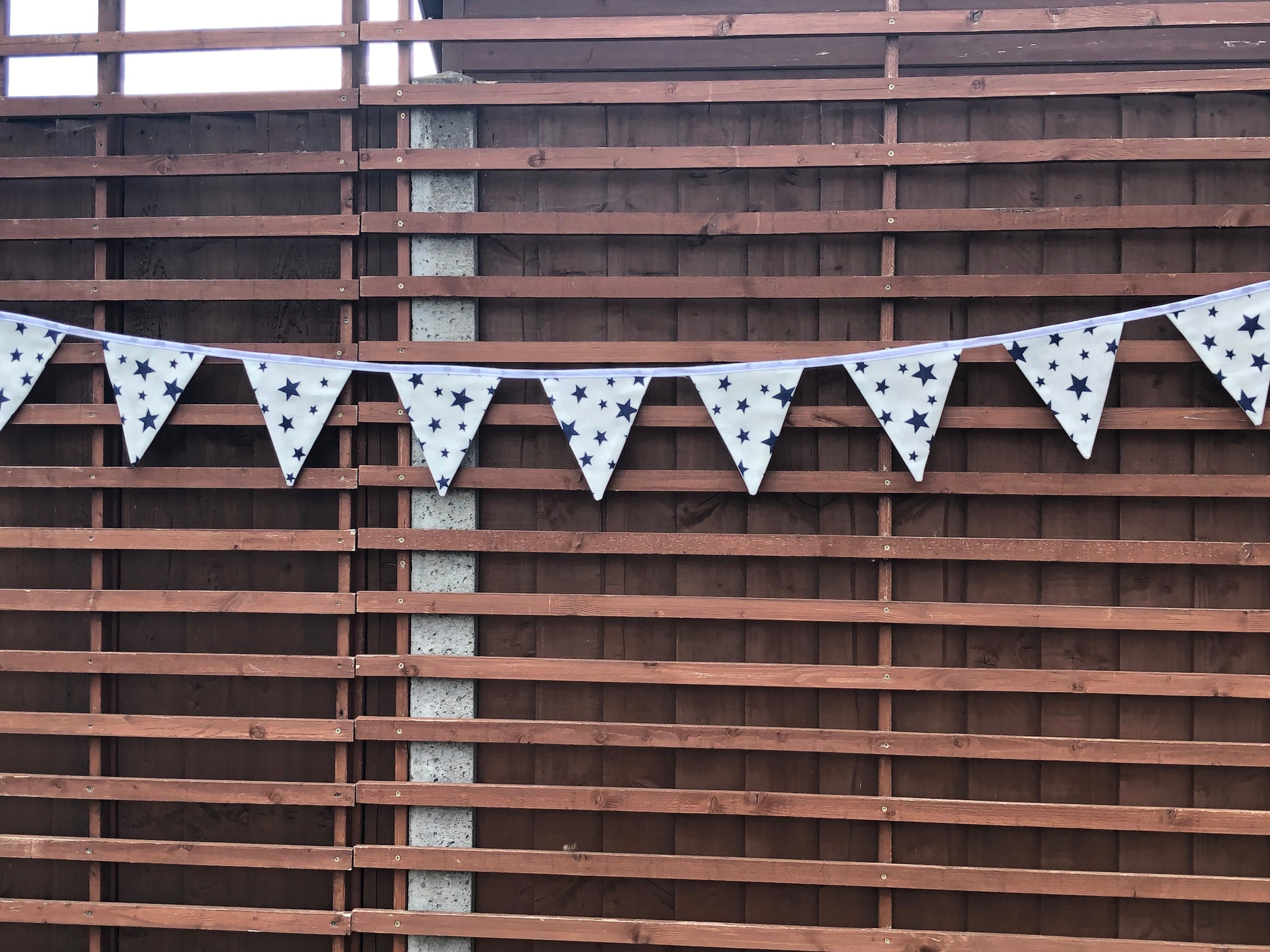 Banderines y mini banderines blancos y azul marino / Decoraciones de ...