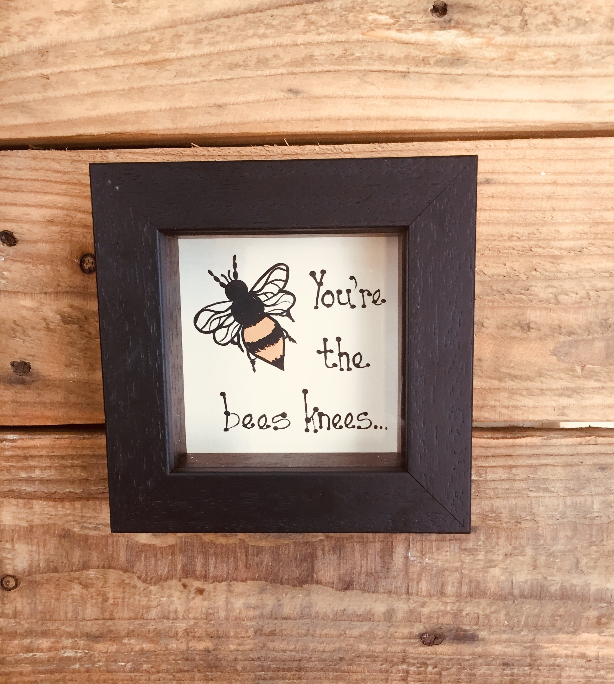 Tan lindo como Puede Bee Abeja pintada a mano 11cm marco cuadrado ...
