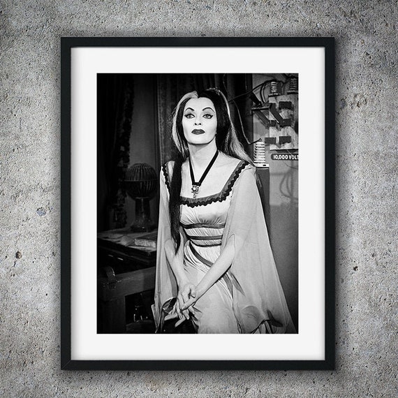 Goth Girl Yvonne De Carlo Dans Le Rôle De Lily Munster Etsy France