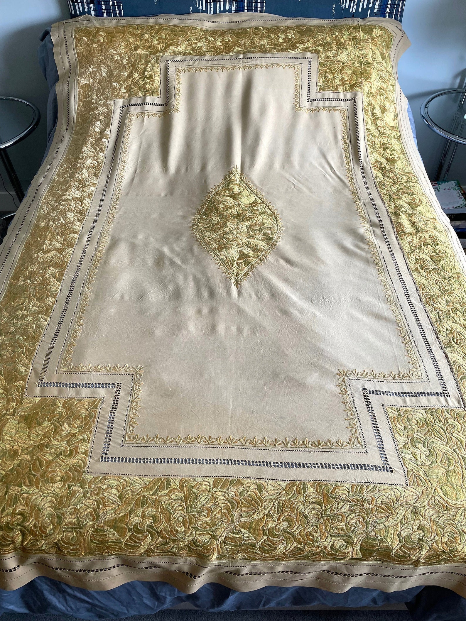 Antique Bed Cover in Raw Silk Embroidered - Etsy UK