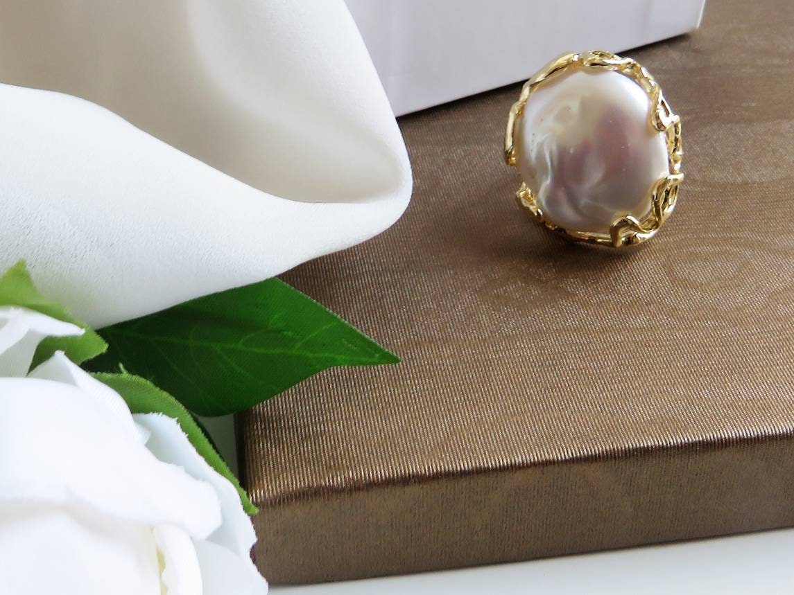 Big Baroque Pearl Ring - Etsy
