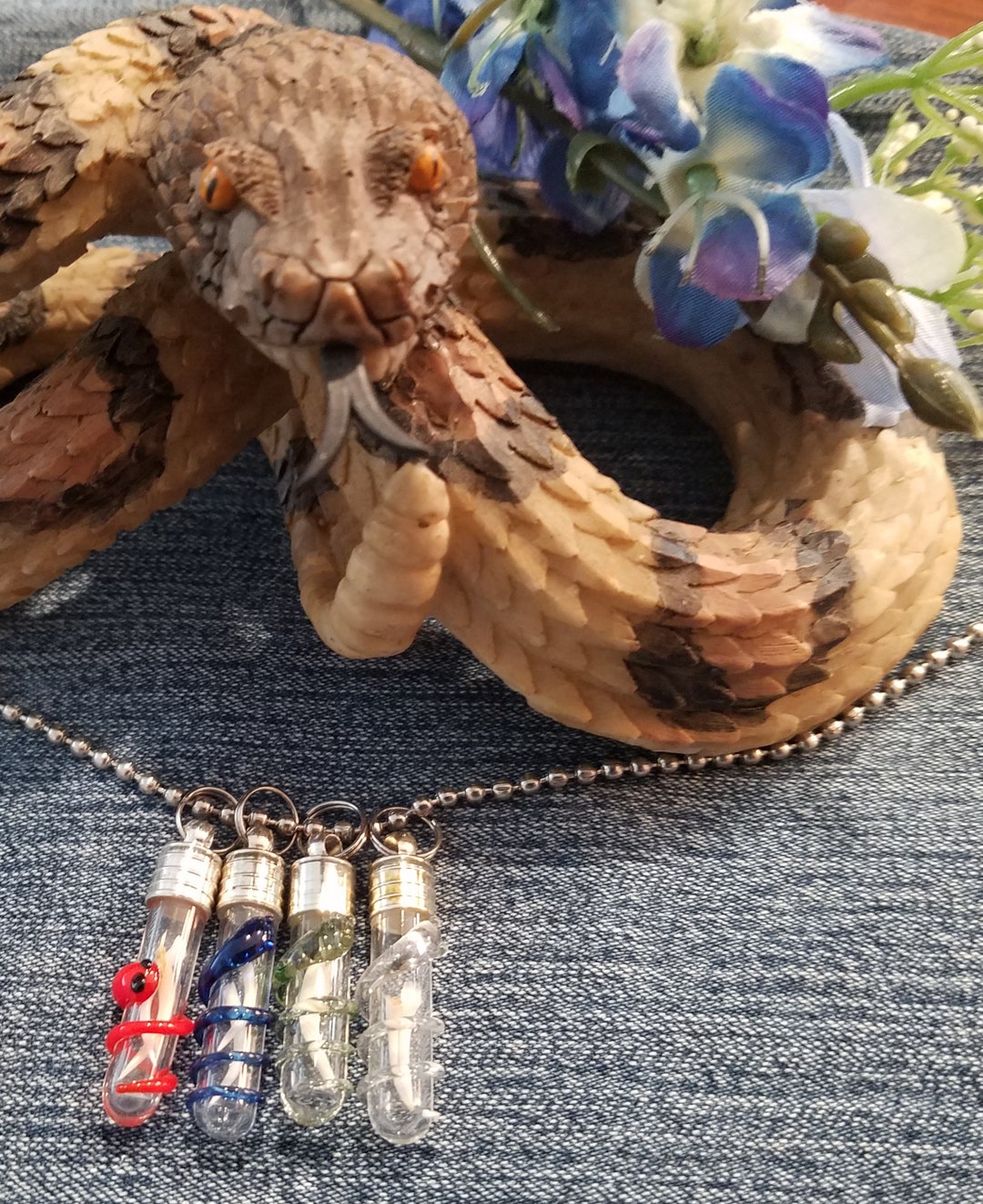 Western Diamondback Rattlesnake Fangs in Glass Vial Pendant - Etsy