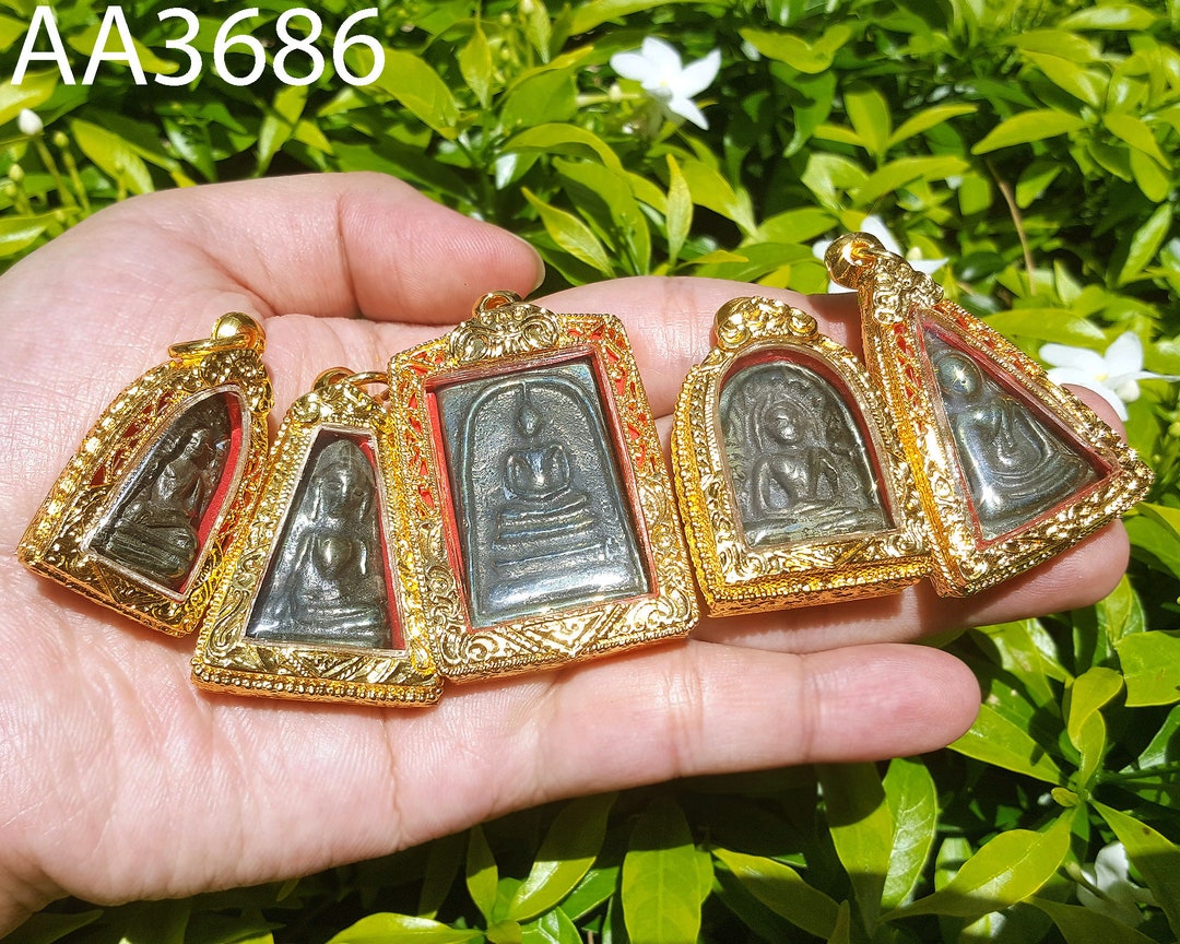 Phra Somdej Benjapakee Leklai Pik Malaeng Thap Putaisawan Charm ...