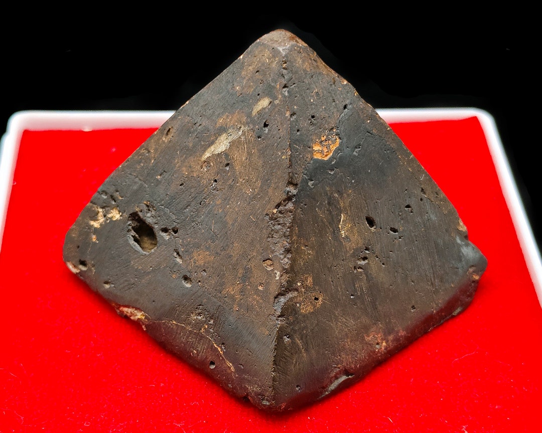 Rare Mysterious Sacred Pyramid Leklai Stone Magic Charm Protection ...