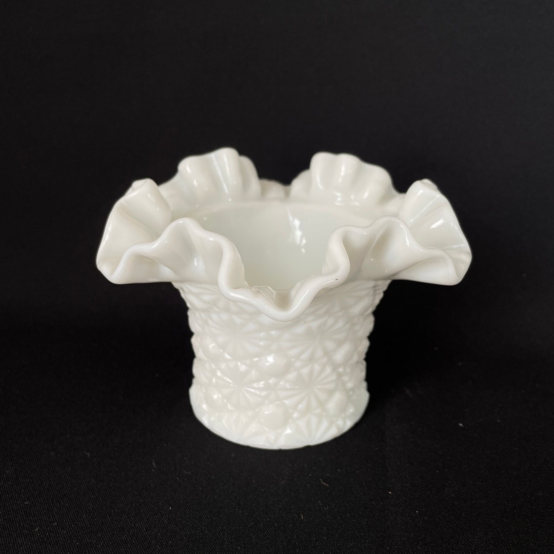 Beautiful Vintage FENTON Daisy & Button Pattern Ruffled Rim Vase ...