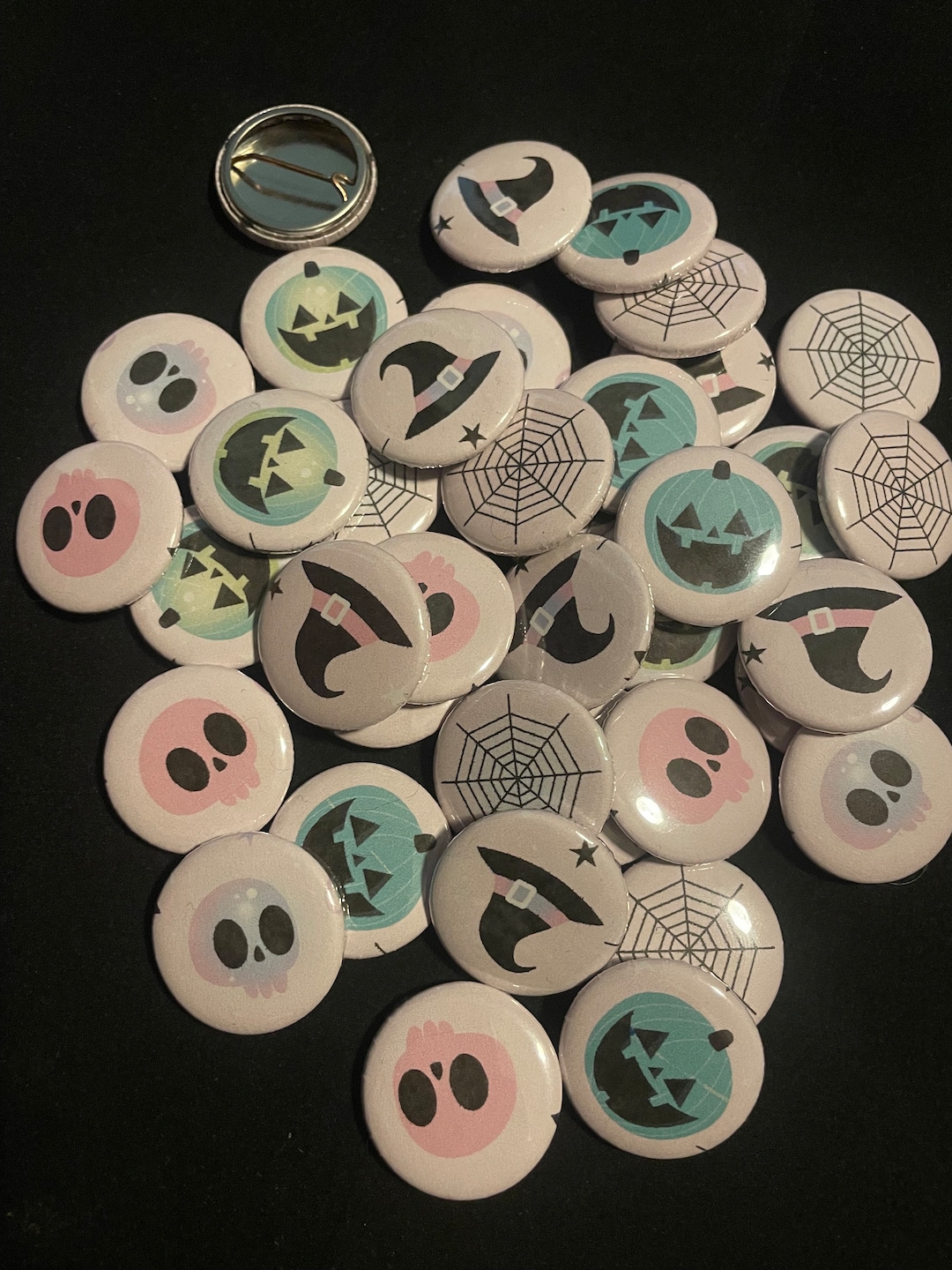 Pastel Goth Halloween Cute Kawaii Pins Buttons Badges Pumpkin Skull ...