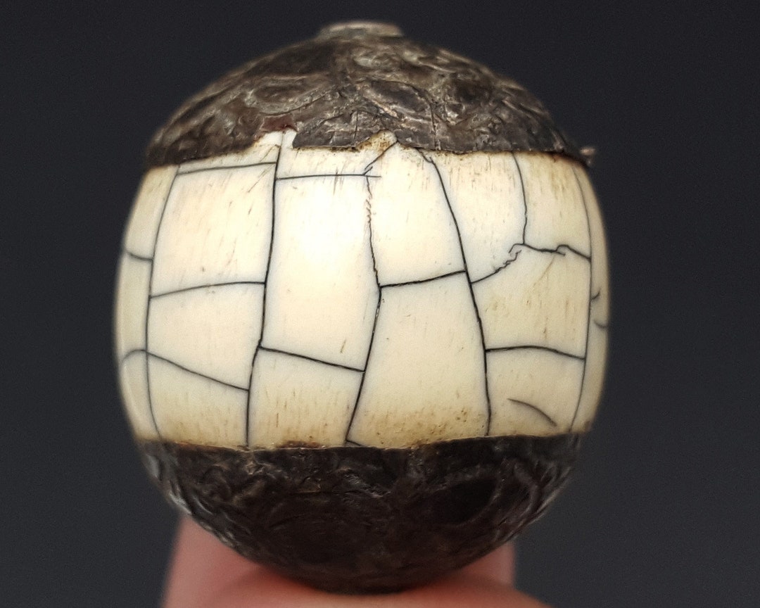 Very Old Tibetan Sacred Chank Shell Banded Silver Cap Barrel Bead ...