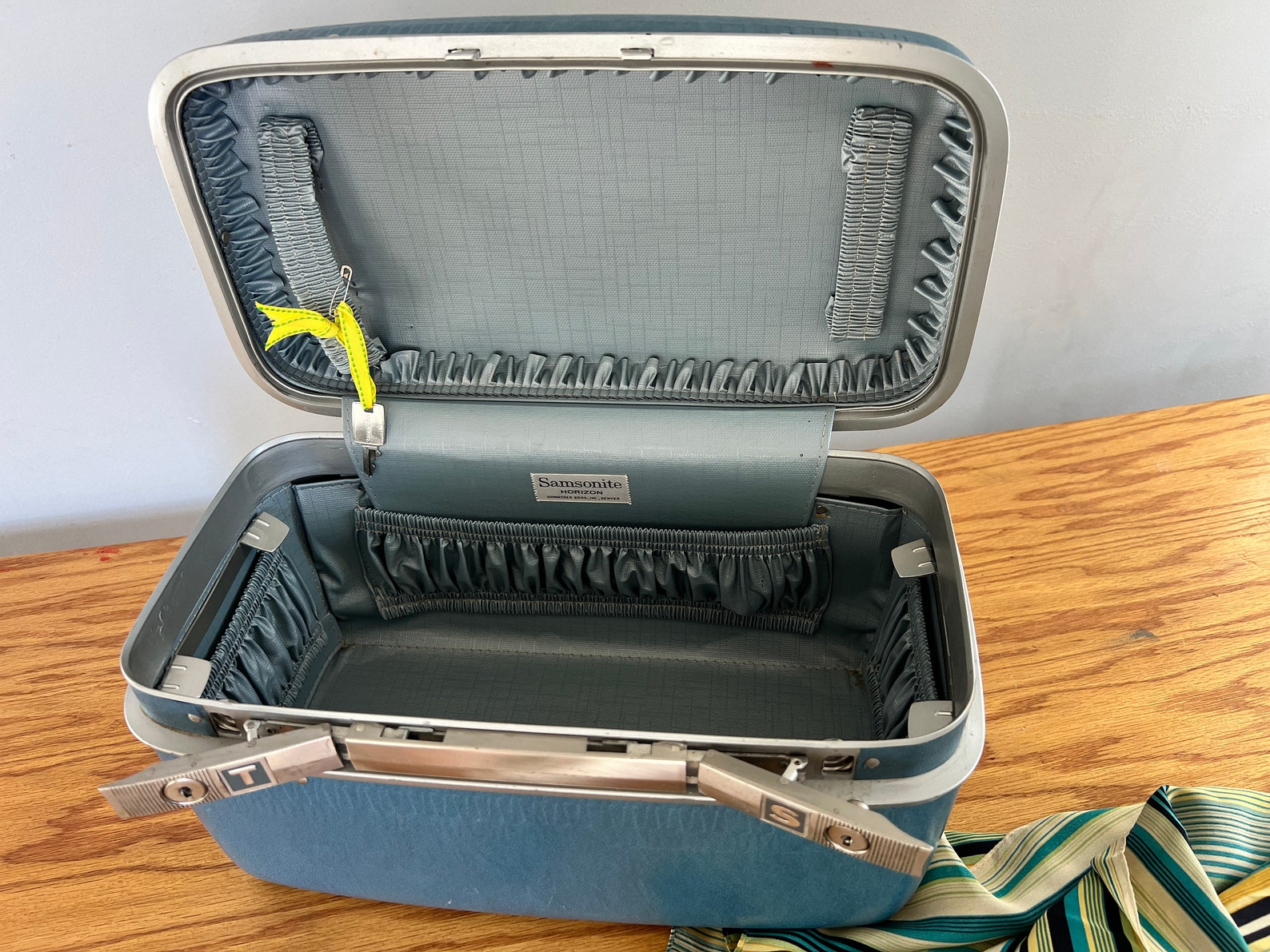 Vintage Train Case//1960s Blue Cosmetic Travel Makeup Bag //samsonite ...