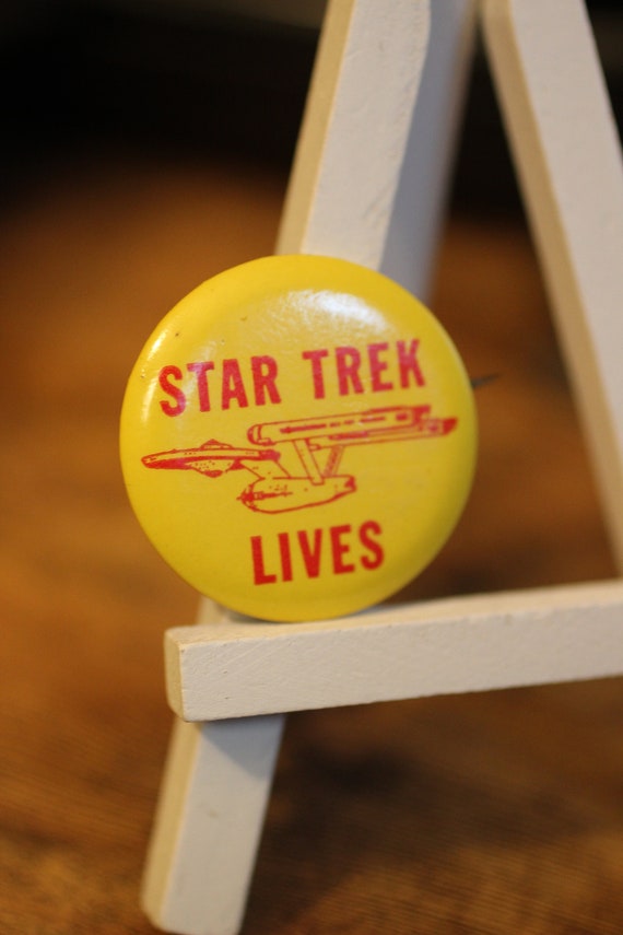 vintage pin back buttons - Gem