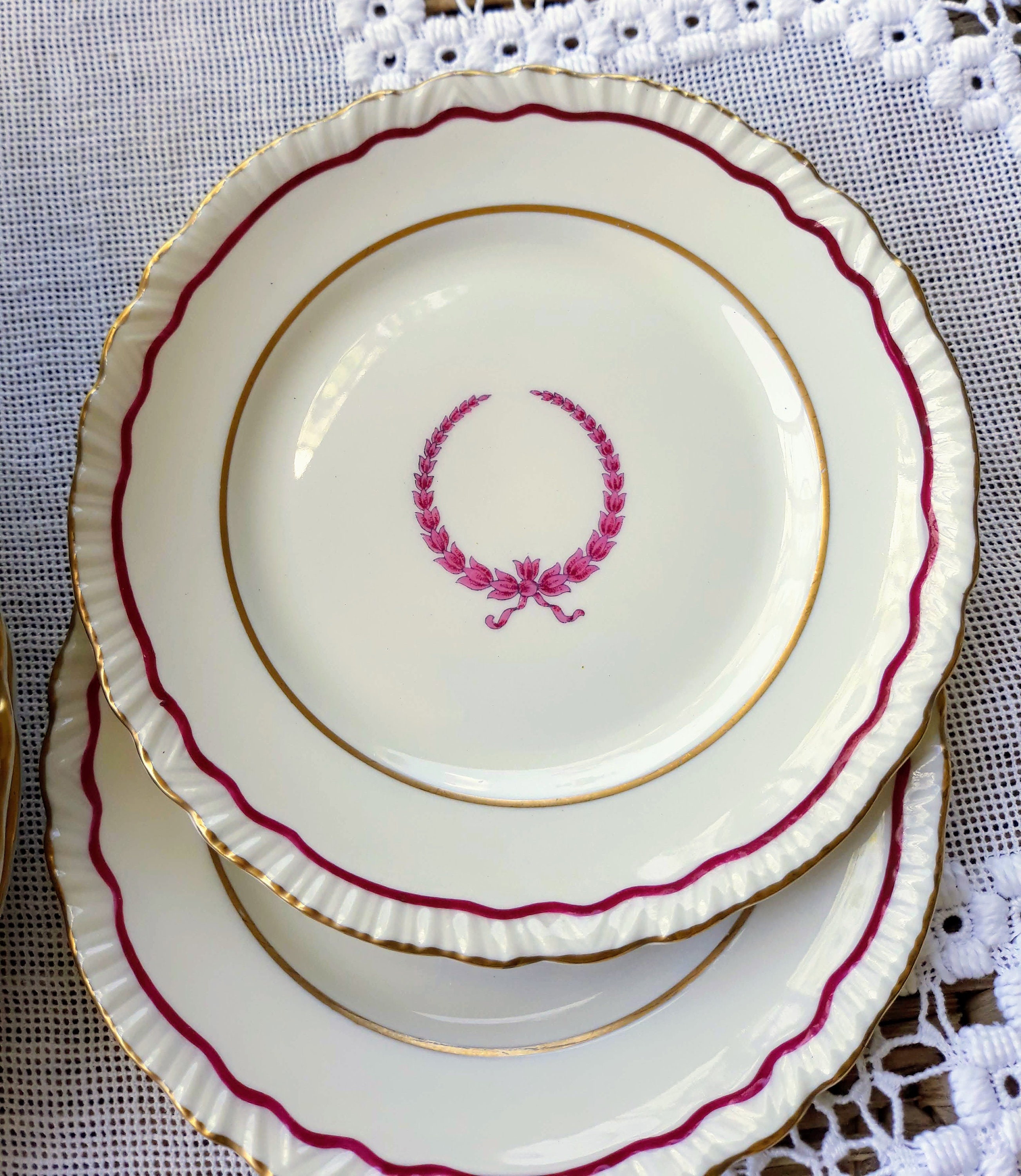 Warwick Neo Classic Red Scallop Edge Salad Bread Plates Set of 6 Gold ...