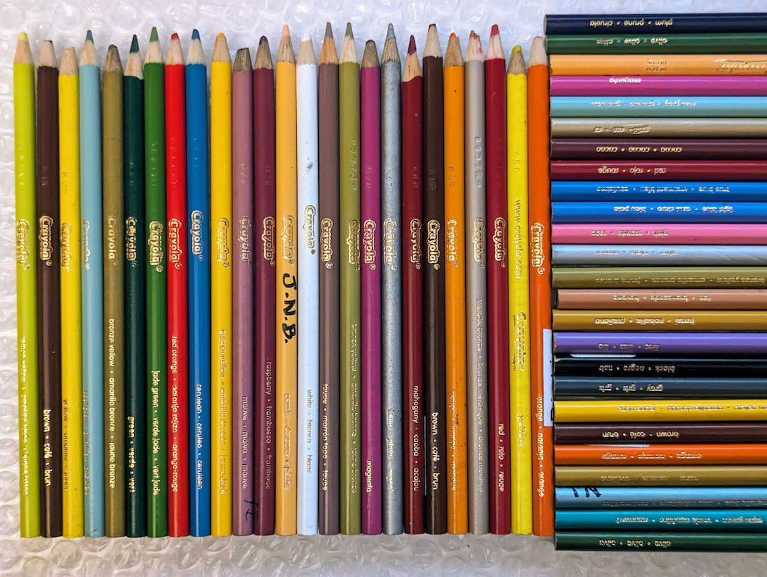 50 Crayola Colored Pencil Crayons Preowned Random Mix Set Destash Get ...