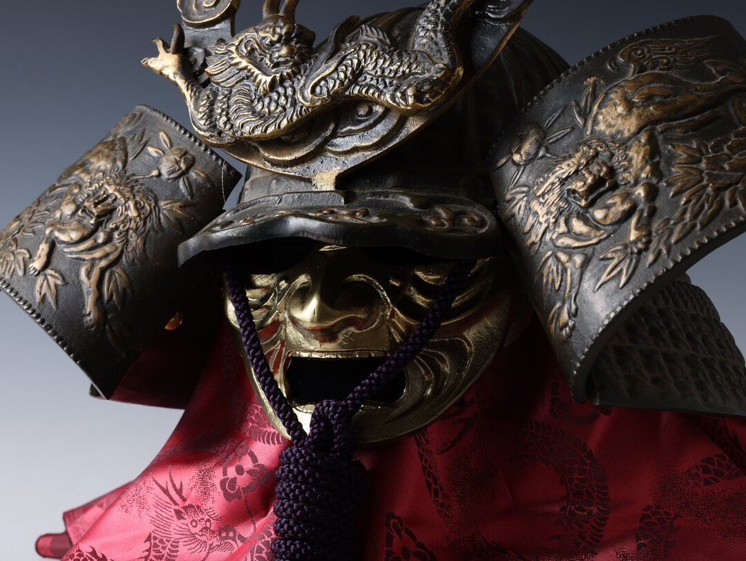 Massive Japanese Samurai Helmet -great Dragon- With a Mask Rare ...