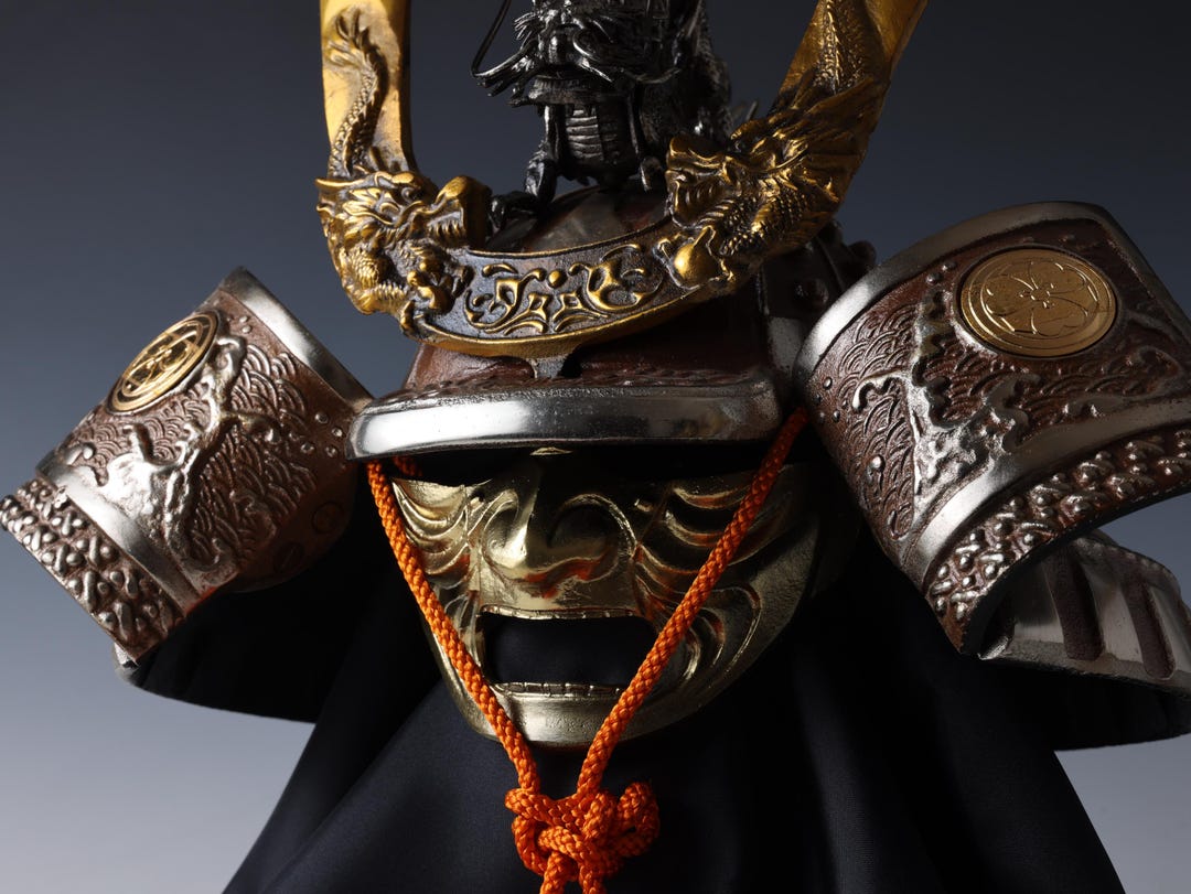 Japanese Old Vintage Samurai Kabuto Helmet dragon Family Crest Helmet ...