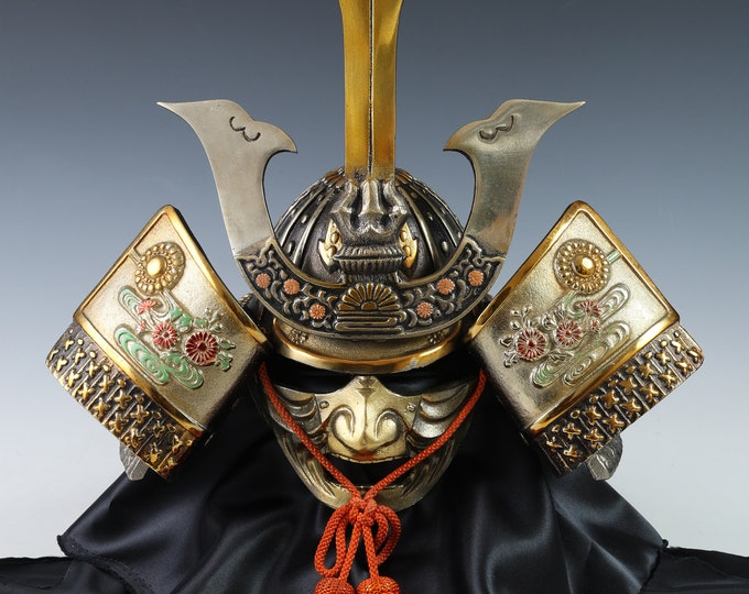 Old Vintage Samurai Helmet -colored Kusunoki Masashige Helmet- With a ...