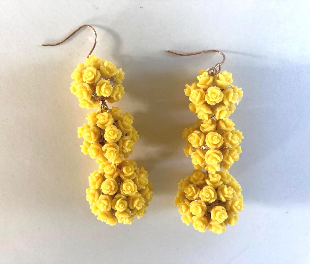 VTG Vintage 1960s Three-tiered Yellow Roses Floral Dangle Celluloid ...