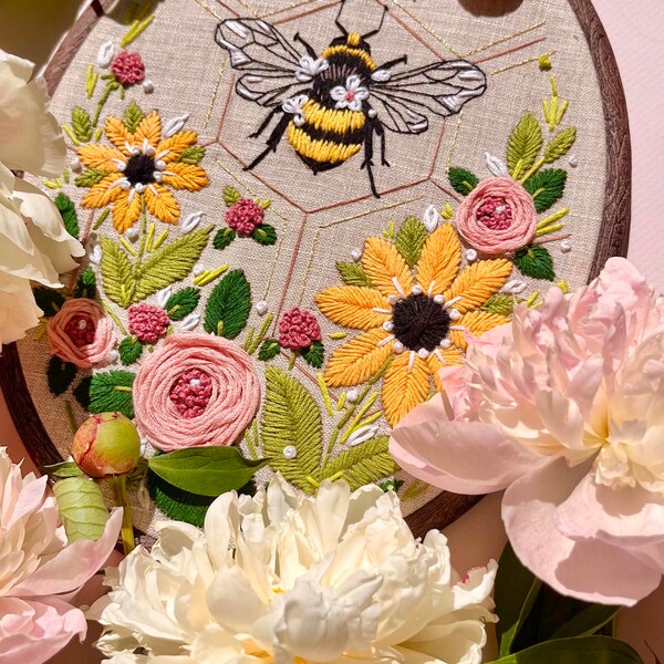 Queen Bee Embroidery Design - Etsy