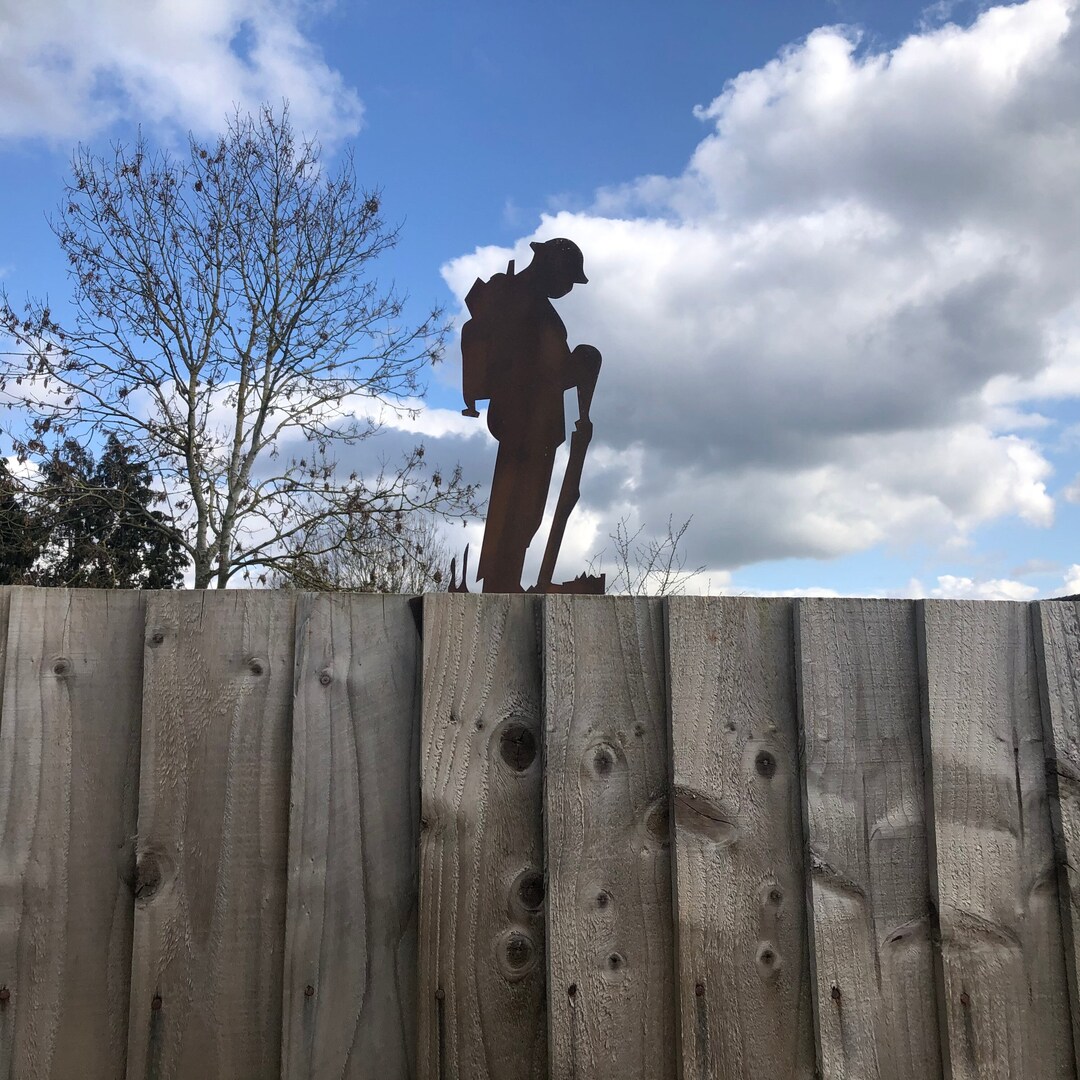 SOLDIER GARDEN DECORATION , Lest We Forget Statue , Garden Statue ...