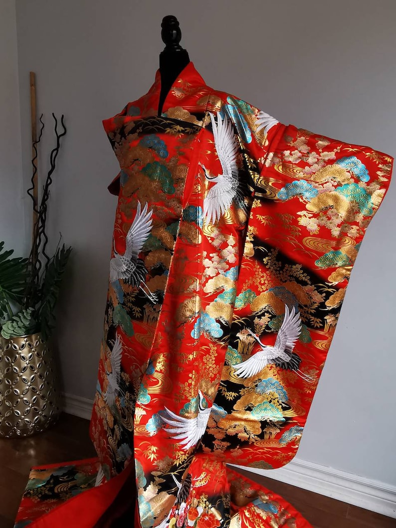 Japanese UCHIKAKE With Flying Cranes and Goshogurumacourt - Etsy