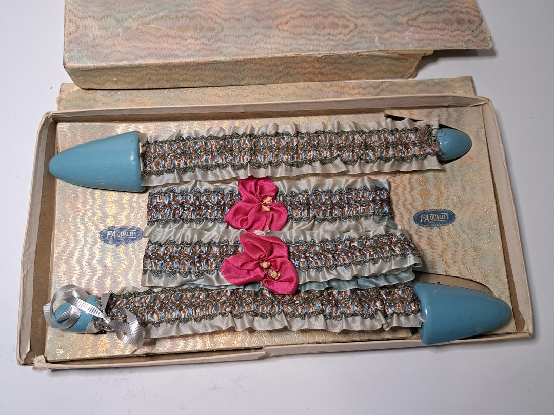 1930's Set Ribbon Garters & Woman's Shoe Stretchers - Etsy