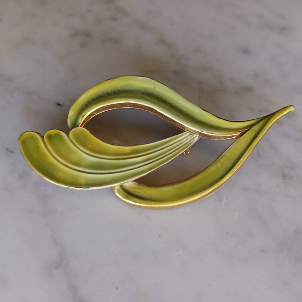 Robert Brooch - Etsy