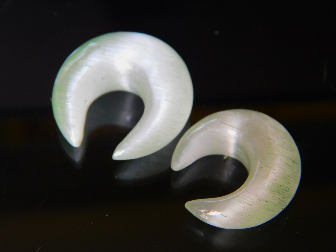 White Cats Eye Stone Pincher Gauge Septum , Stone Septum, Spike,gauges ...