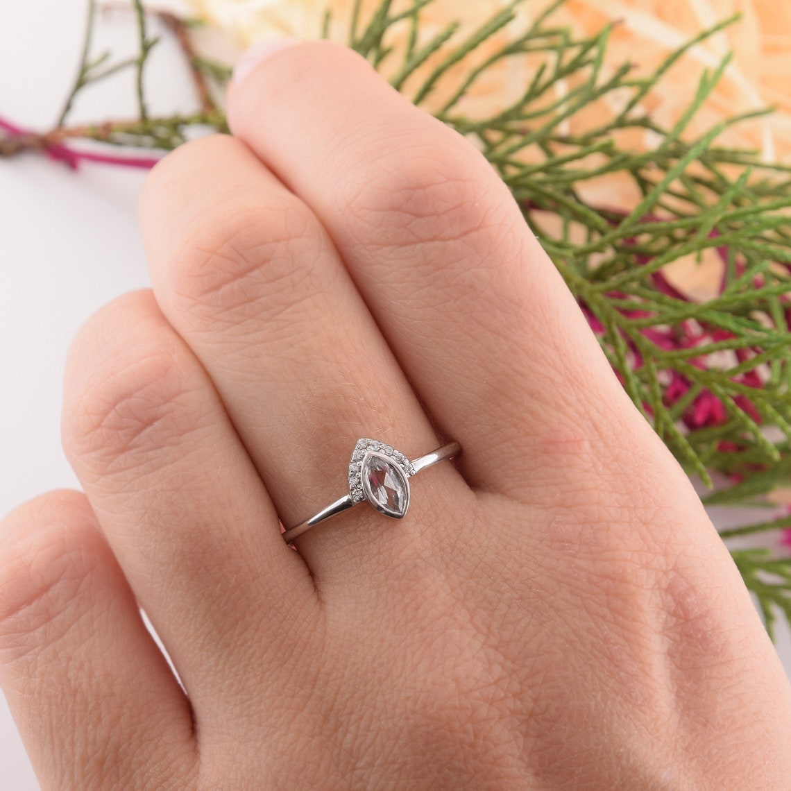 Anillo de promesa de mujer delicada anillo de plata de - Etsy España