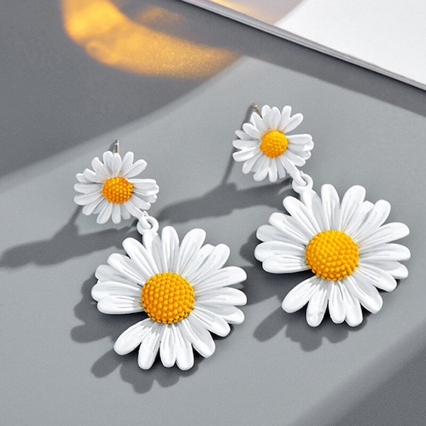Daisy Earrings - Etsy
