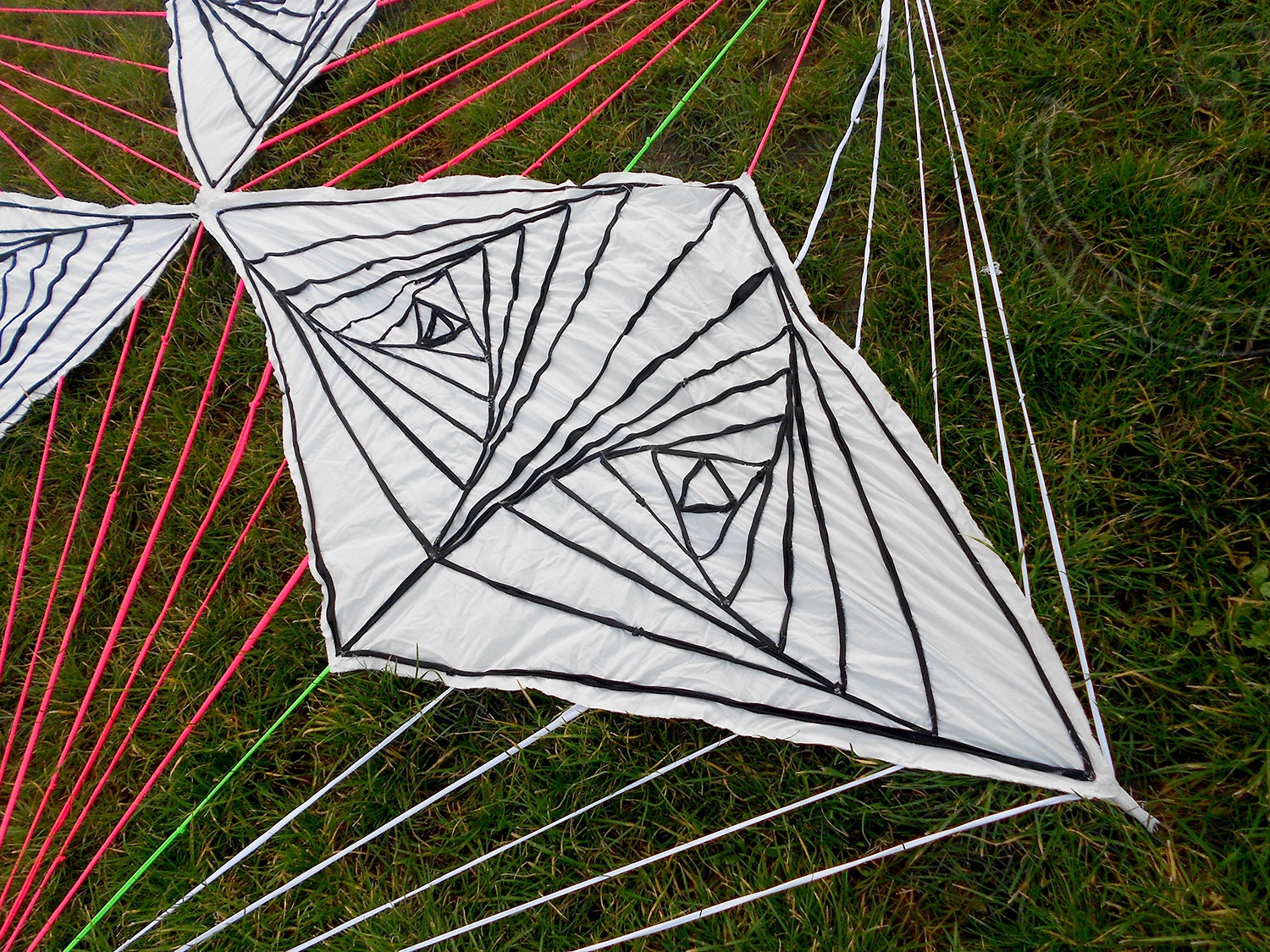 String Art Psychedelic Decor Optical Illusion Wall Decal - Etsy Singapore