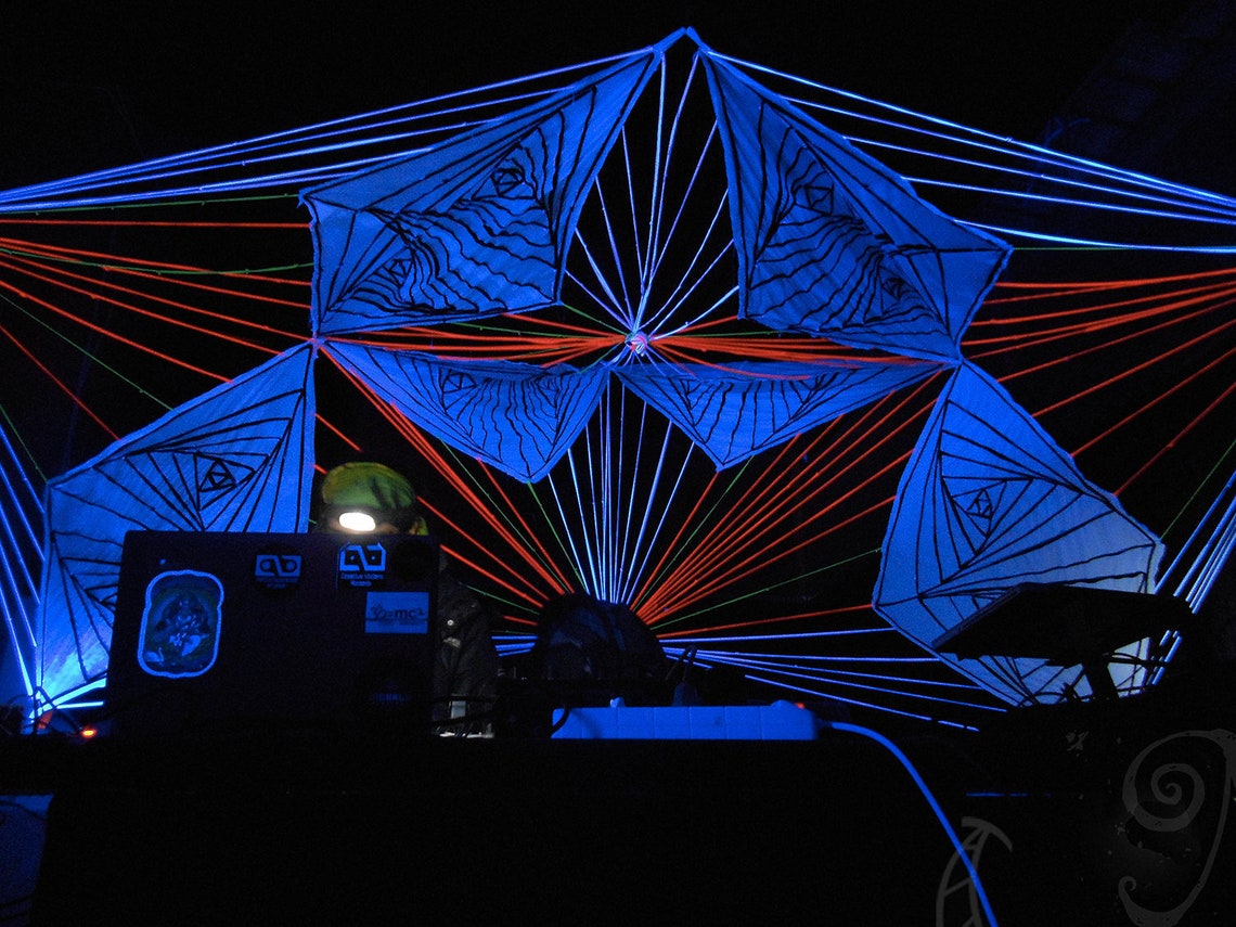 String Art Psychedelic Decor Optical Illusion Wall Decal, Black Light ...