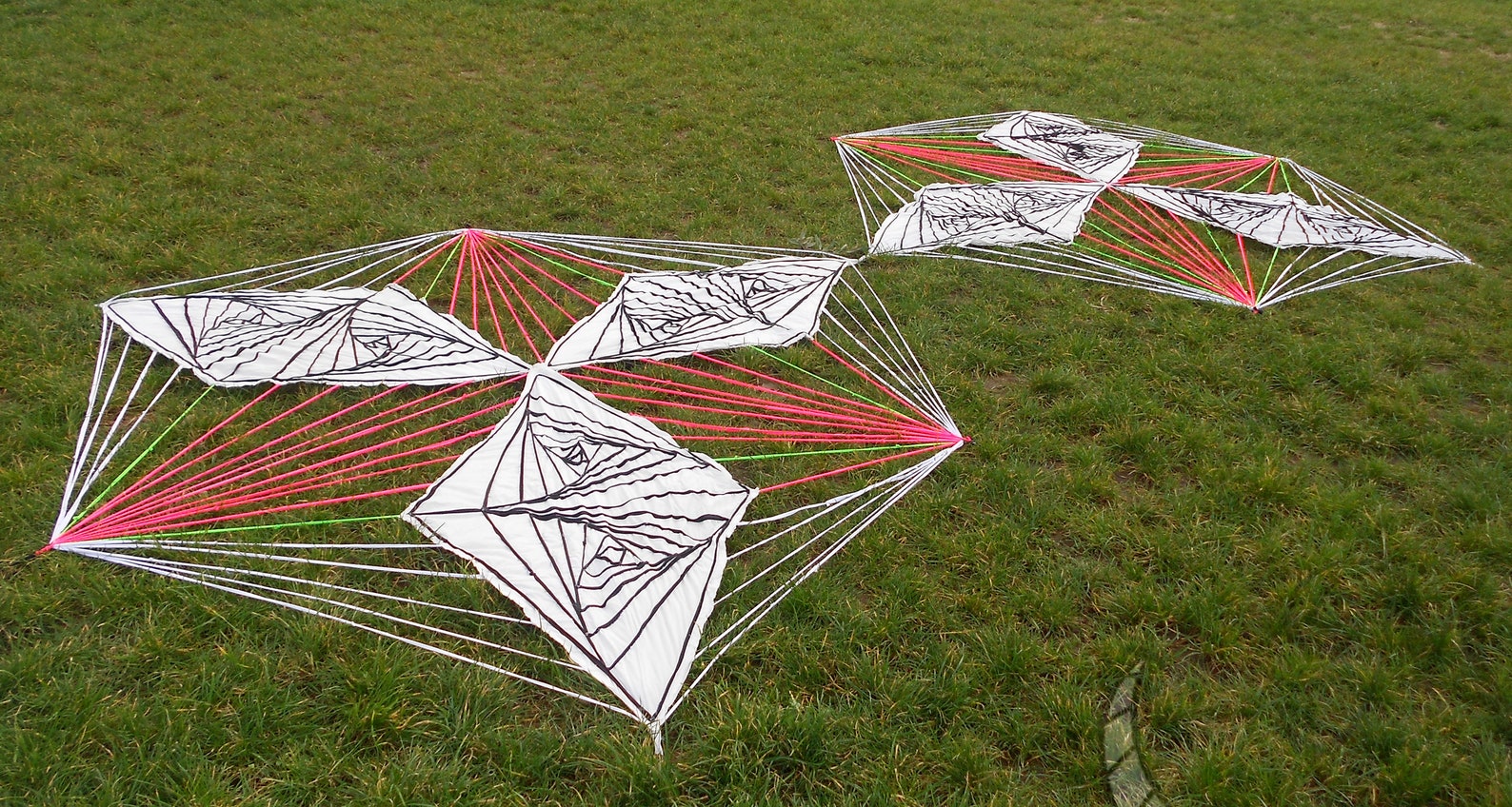 String Art Psychedelic Decor Optical Illusion Wall Decal - Etsy Singapore