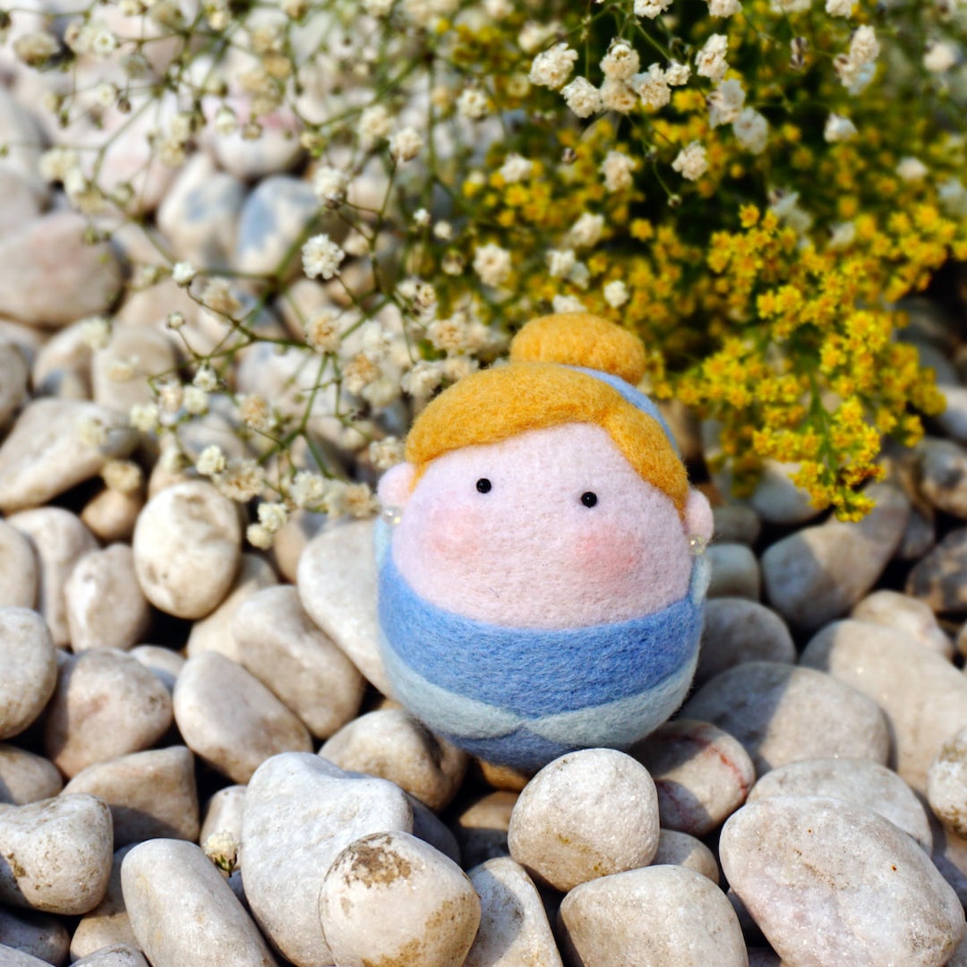 Needle Felted Cinderella: Wool Toy, Keychain, Magnet, or Brooch - Etsy