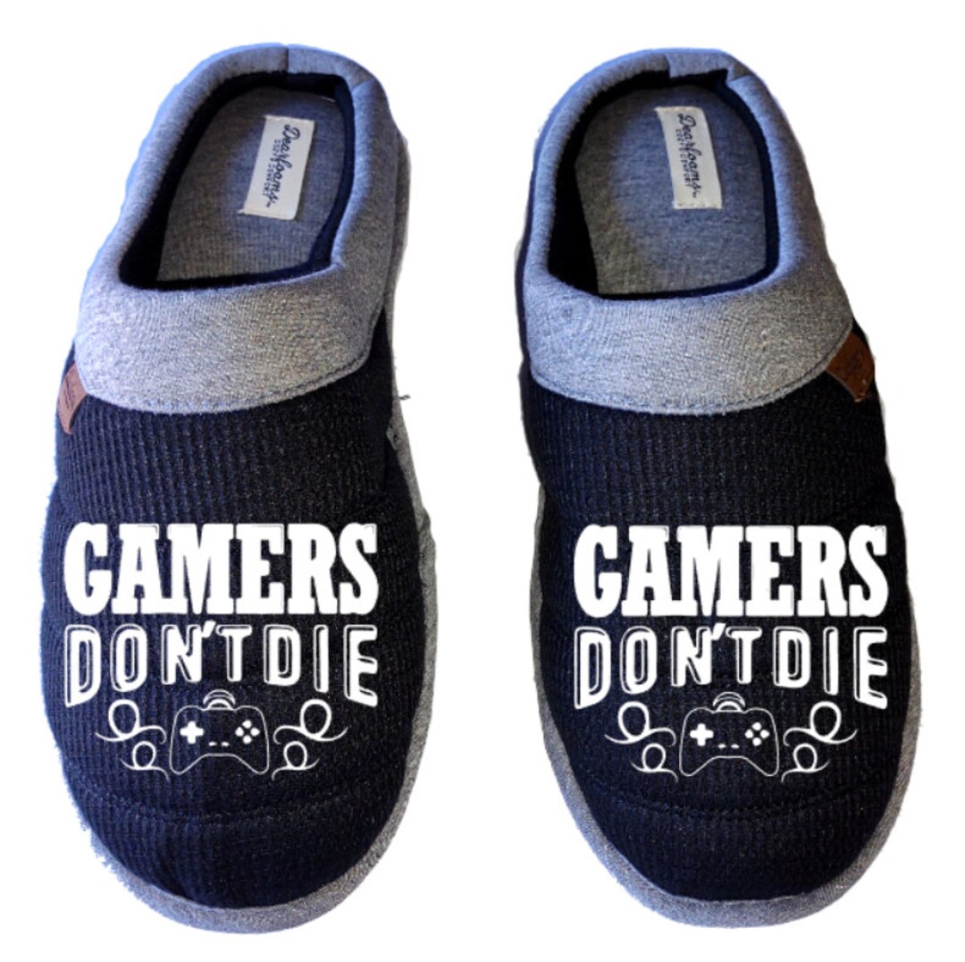 Gamers Don't Die Vintage Video Game Gamer DF by DEARFOAMS Men's ...