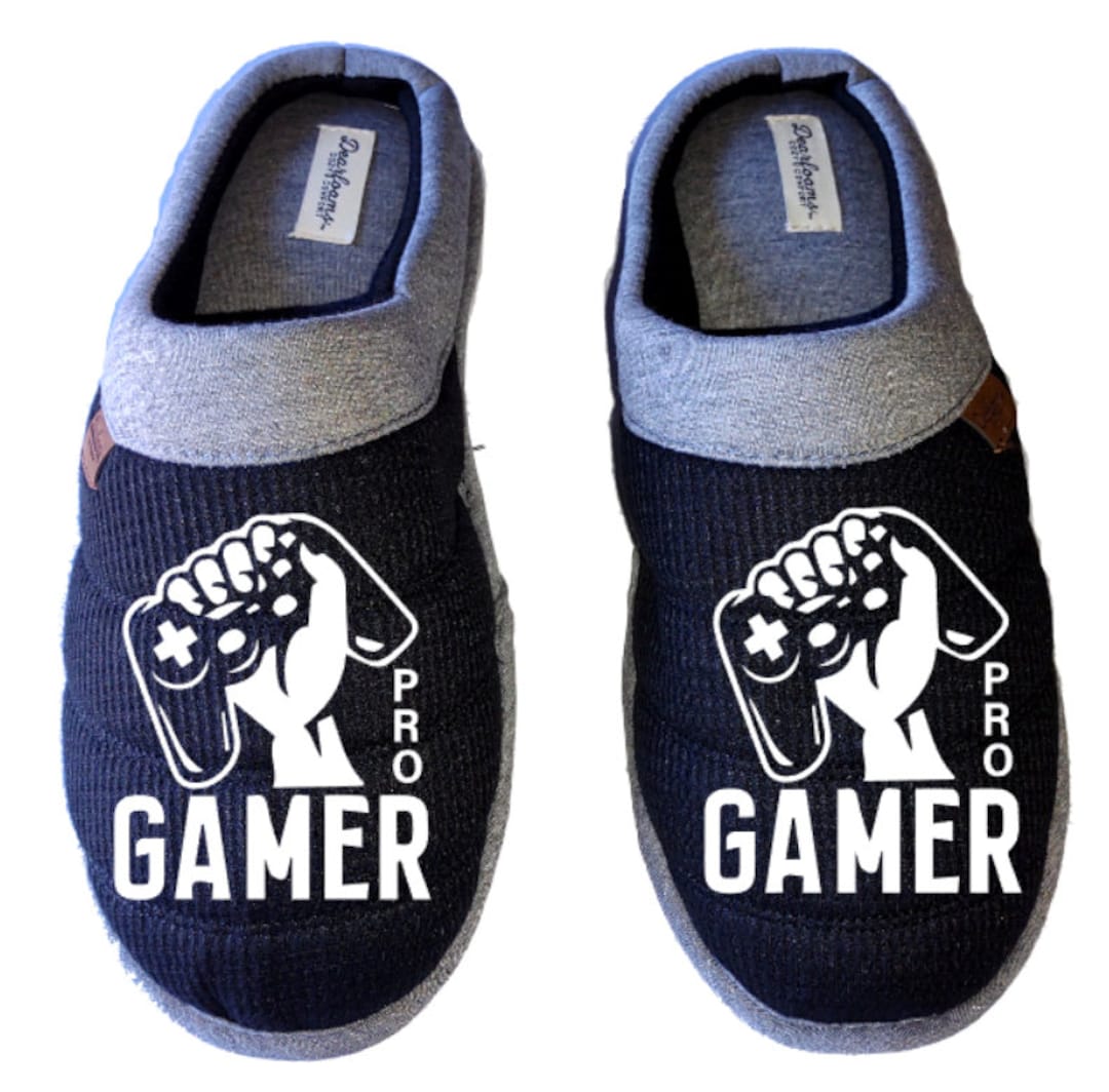 Pro Gamer Vintage Video Game Gamer DF by DEARFOAMS Men's Slippers ...