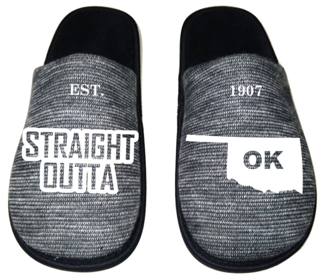 Straight outta Oklahoma Okie Mens Slippers / House Shoes slides regalo ...
