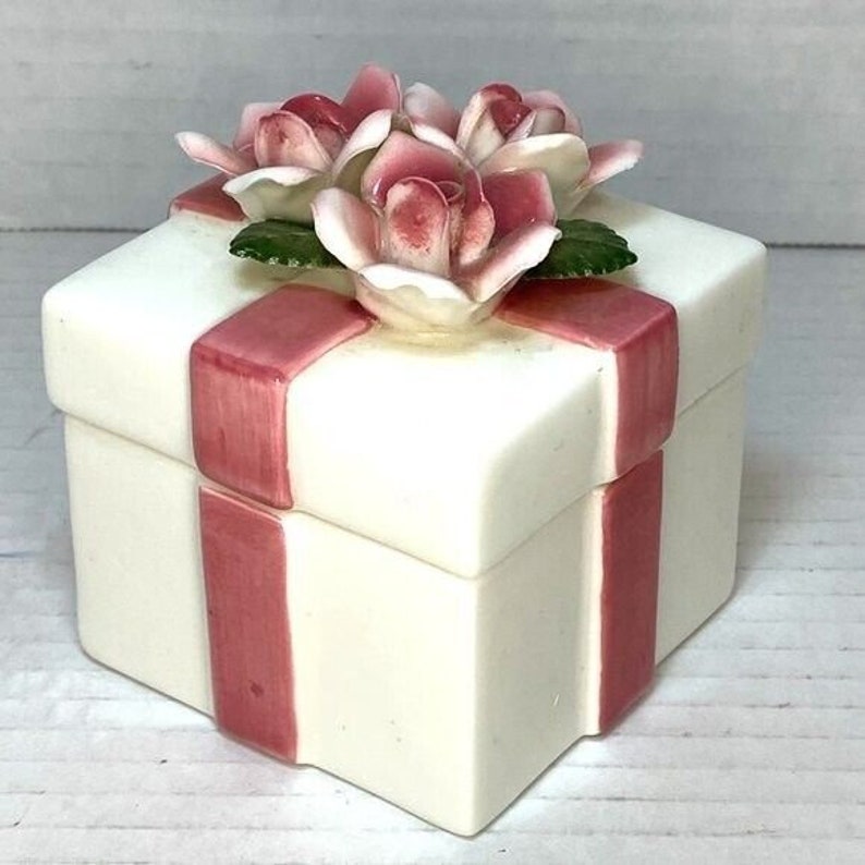 Vintage Porcelain White Trinket Box Gift Present Pink Ribbon and Roses ...