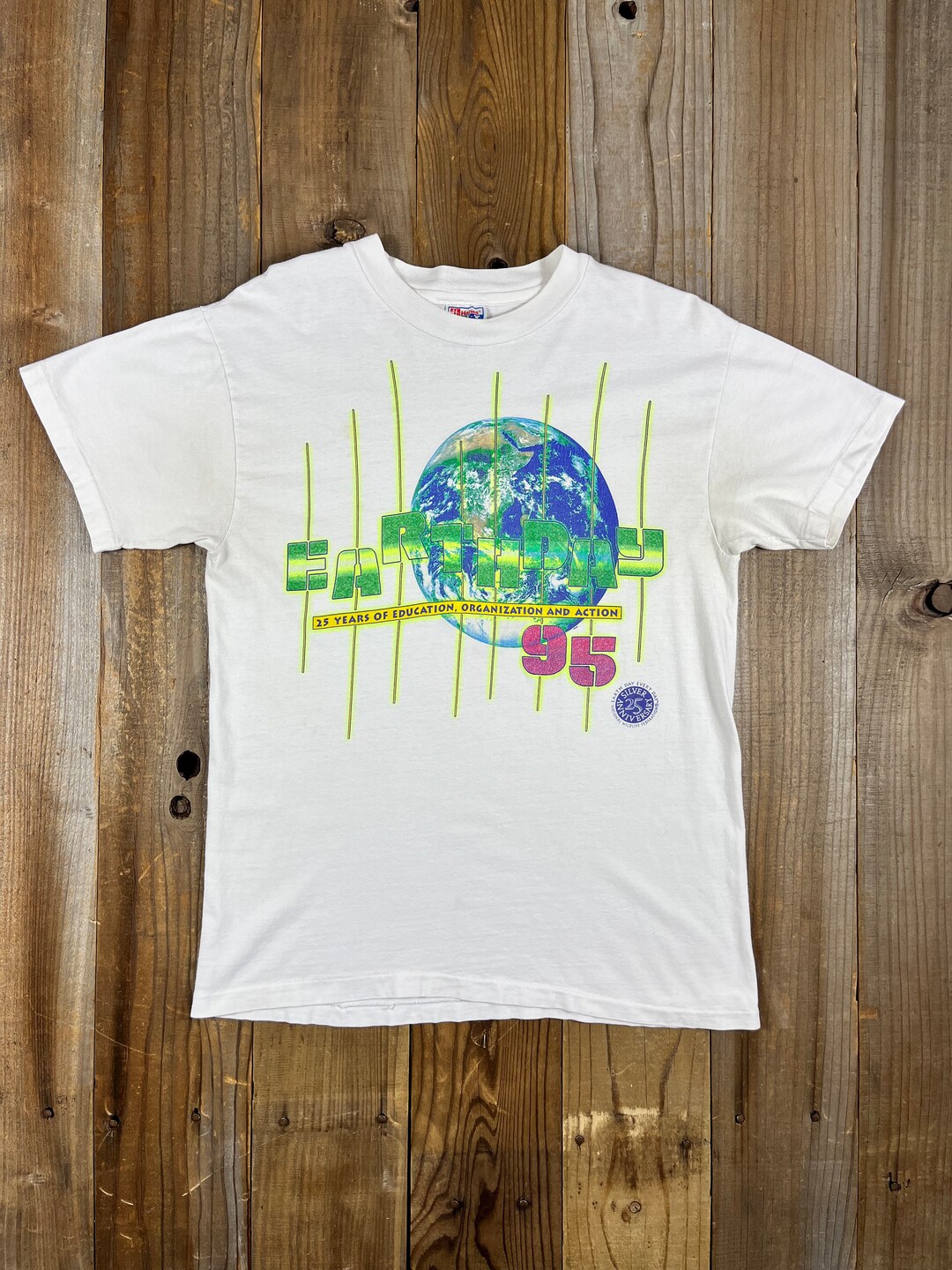 1990's White Hanes Beefy Earth Day 1995 Aniversario Camiseta M - Etsy ...