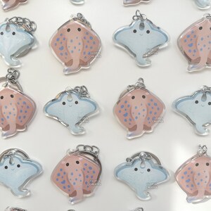 Manta Ray Acrylic Glitter Keychain | Kawaii Chibi Marine Animal Glitter ...