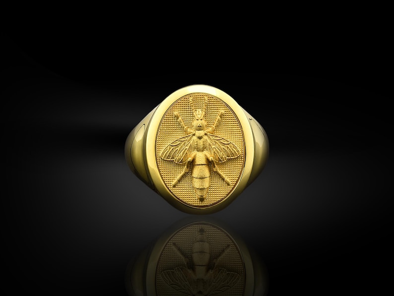 14k Gold Bee Men Ring, Oval Princess Bee Signet Ring in 14k Gold ...