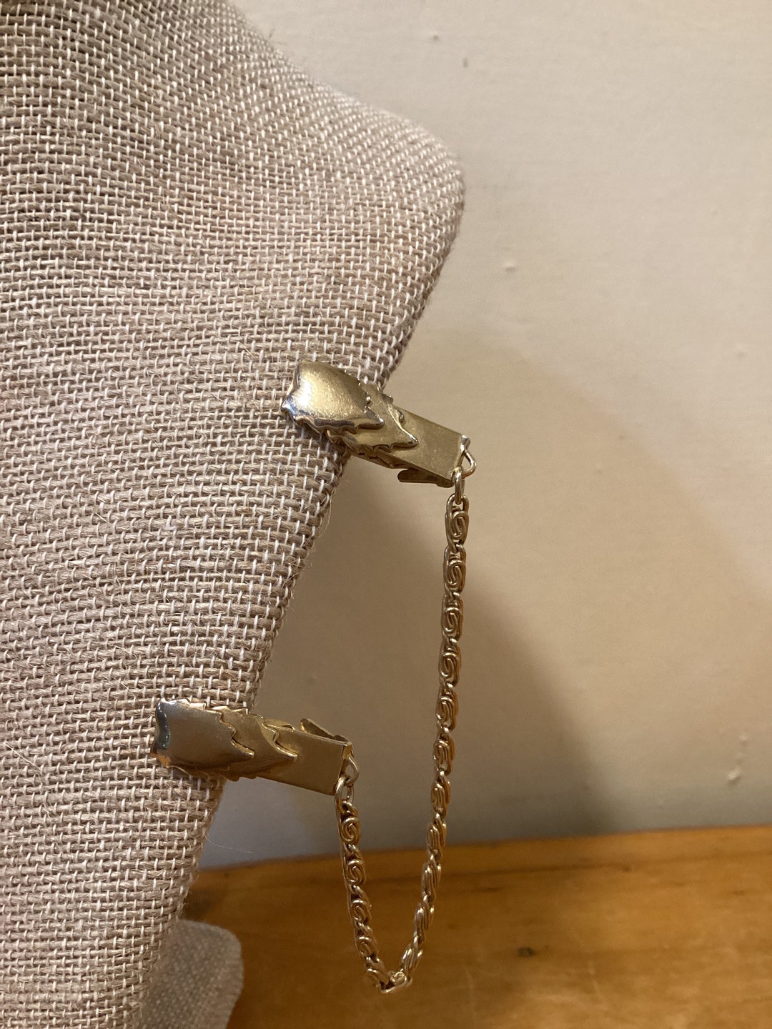 1950s Gold Tone Leaf Design Cardigan Clips With Chain - Etsy