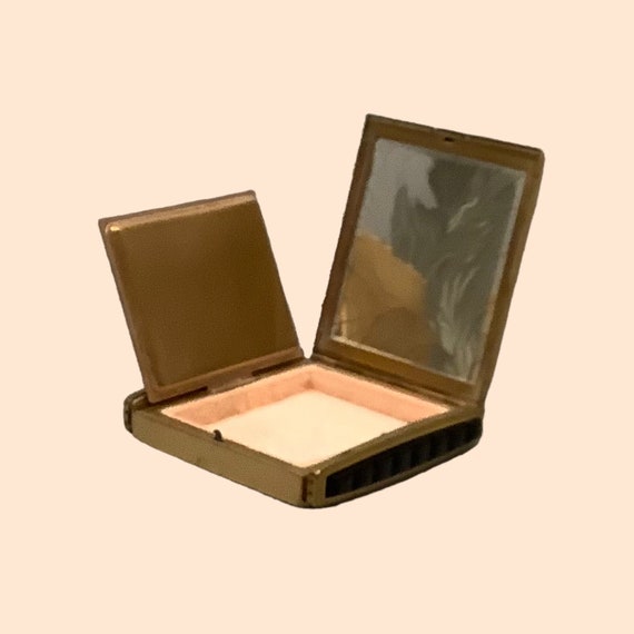 Vintage Powder Compact From The 1940’s - Gem