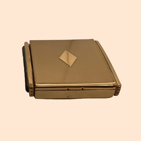Vintage Powder Compact From The 1940’s - Gem