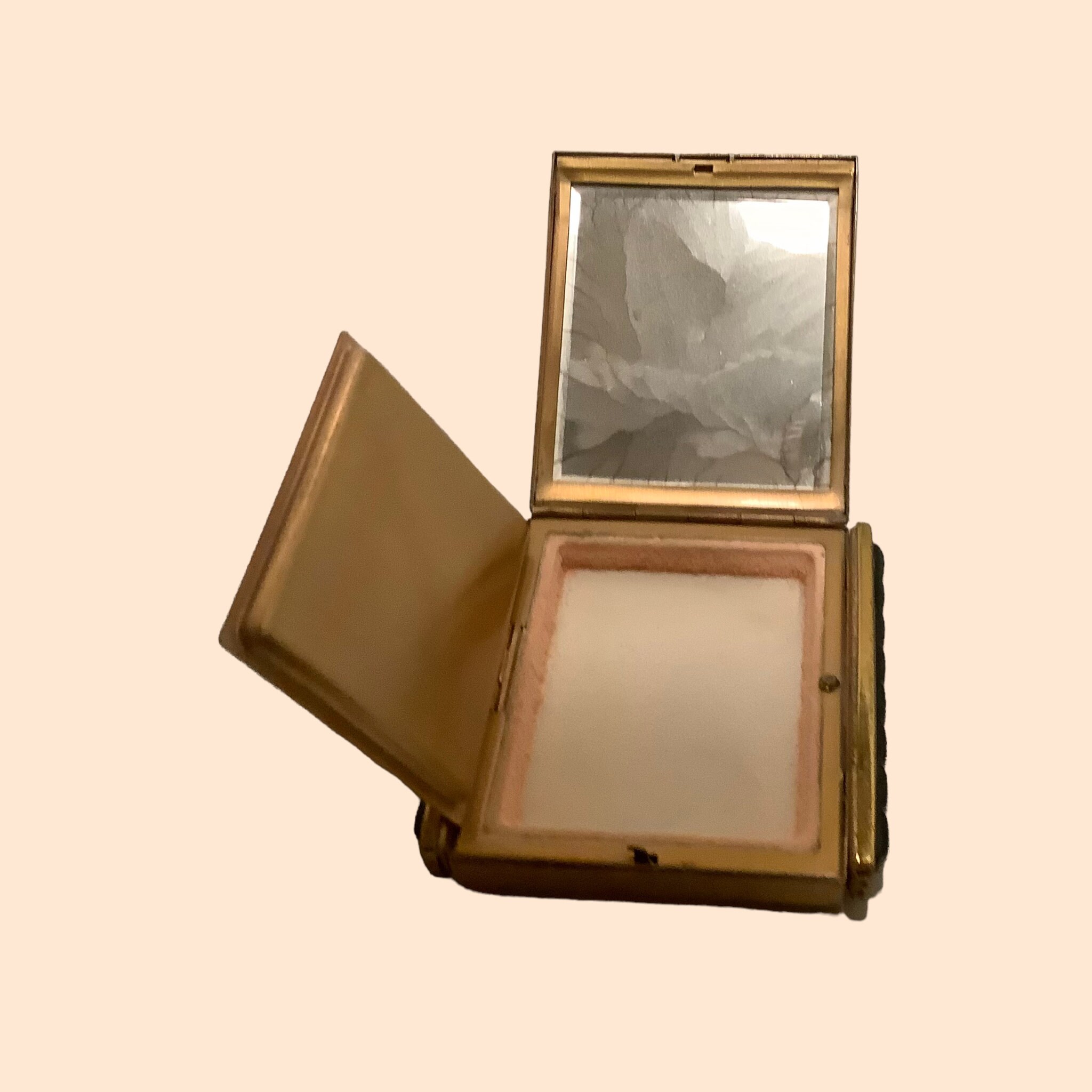 Vintage Powder Compact From the 1940’s - Etsy