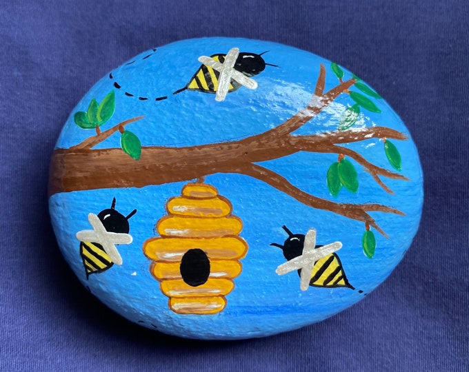 Bee Painted Rock, Bumblebee Painted Stone, Beehive Painting, Bees ...