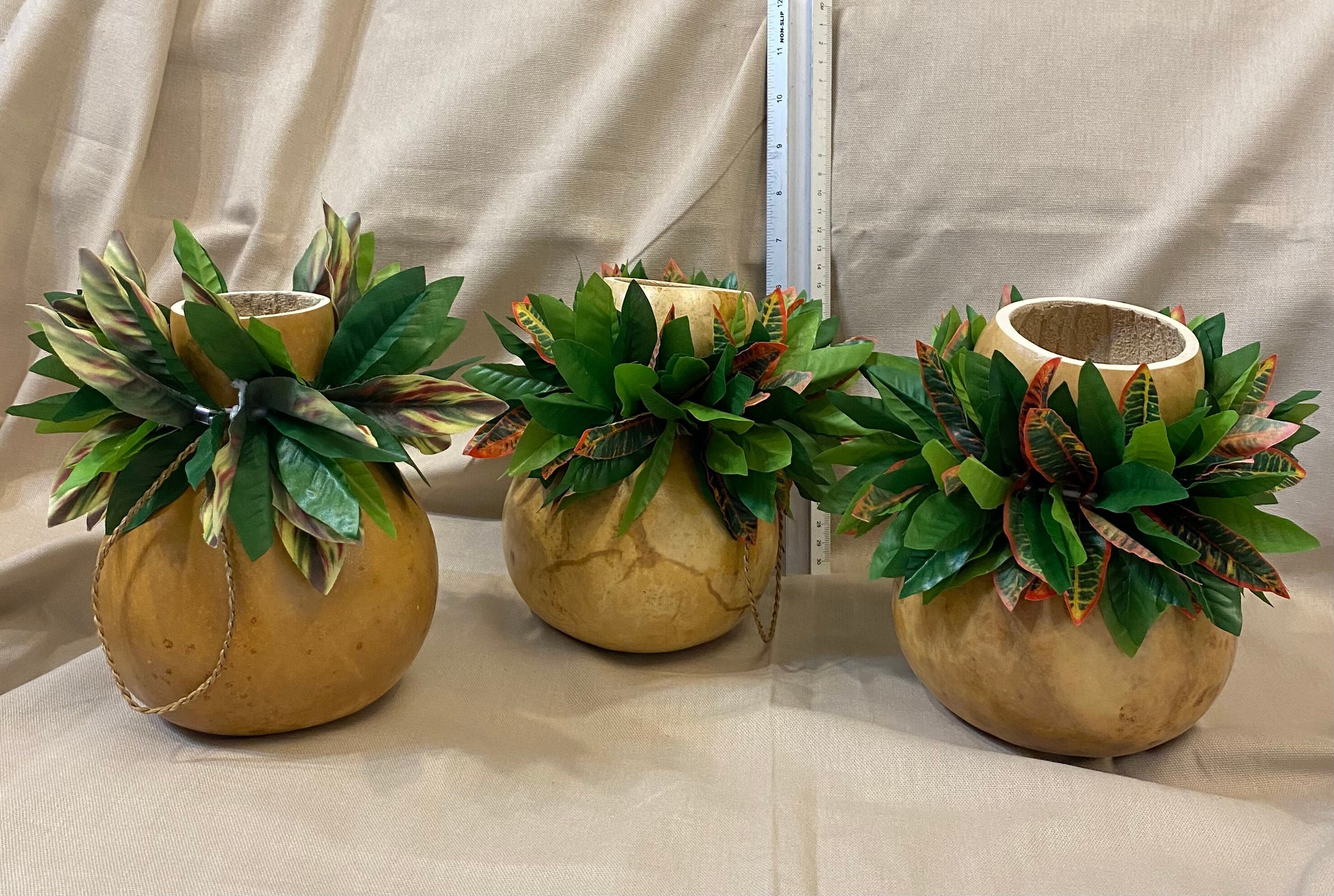 Small Natural Ipu with Artificial Silk Leaves #1