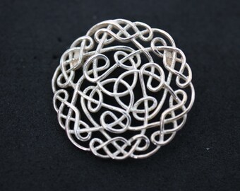 Trinity Knot Brooch - Etsy
