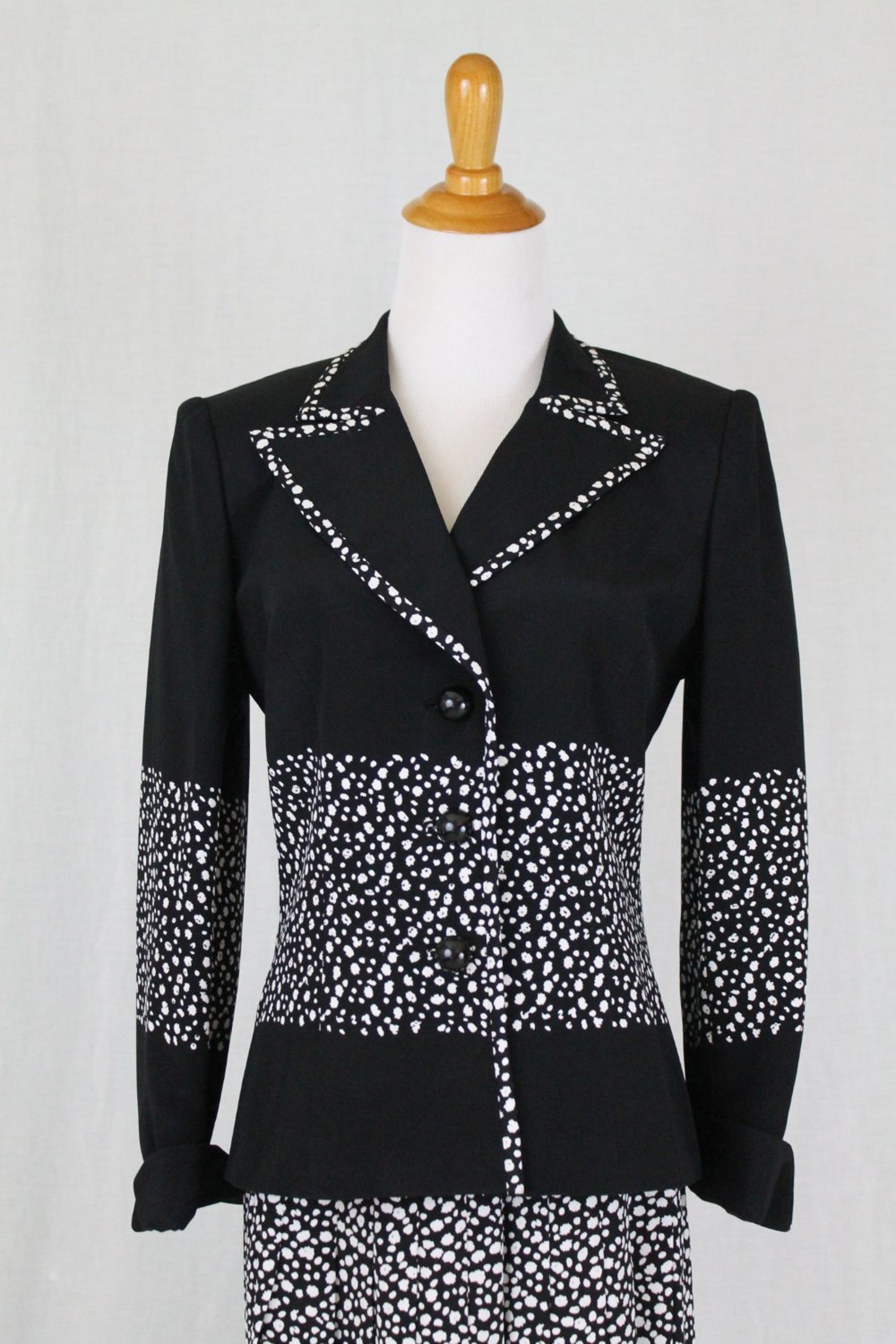 Vintage DAVID HAYES Black & White Silk Suit Pleated Skirt Ensemble Size ...