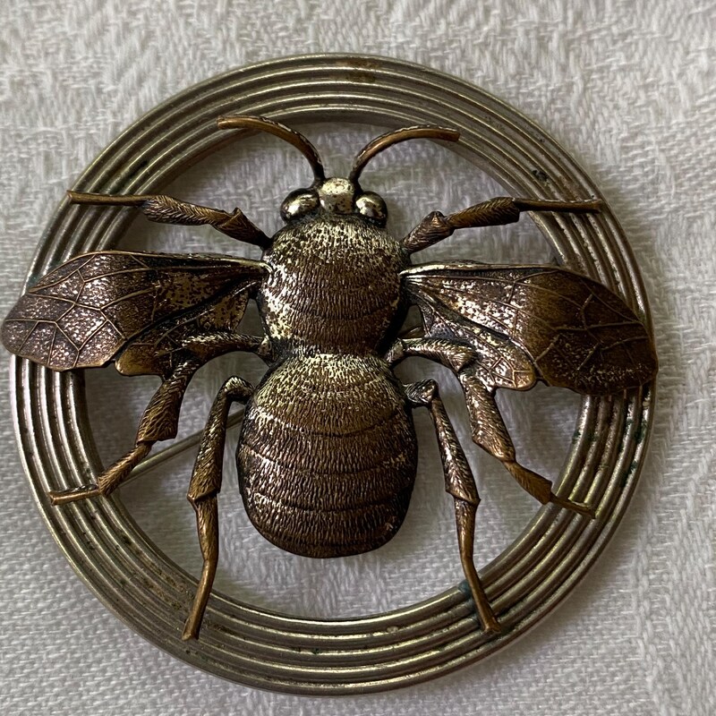 Bee Brooch - Etsy