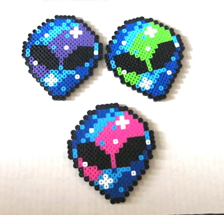 Perler Beads 3 Alien Heads Keychain or Magnets - Etsy